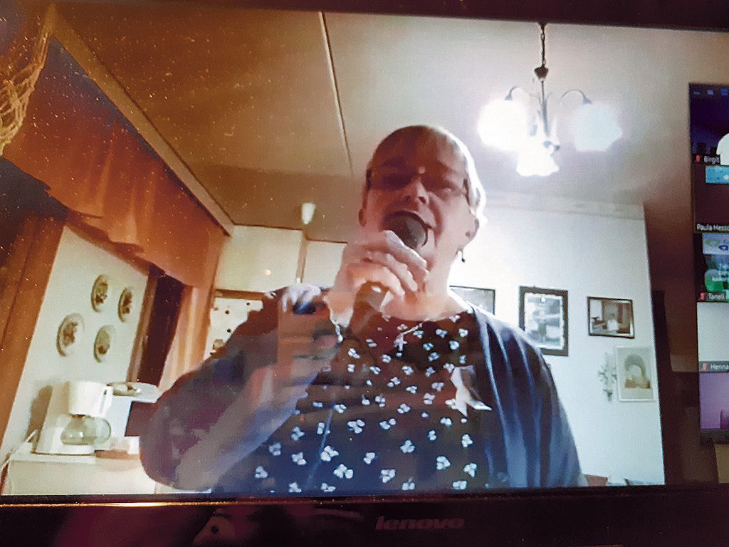 Live-laulanta saattoi jälleen alkaa – Birgit Hast laulanut kilpaa jo 30 ...