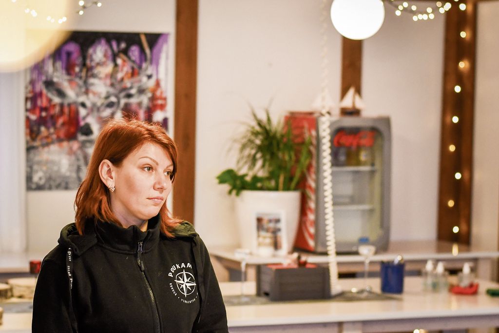 Poukamassa työskentelevä ukrainalainen Inna Liashko: ”Kun tekee töitä ...