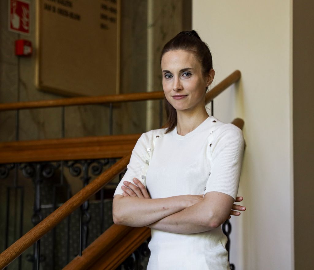 Elina Amnell-Holzhäuser on aloittanut Loviisan vt. kaupunginjohtajana ...